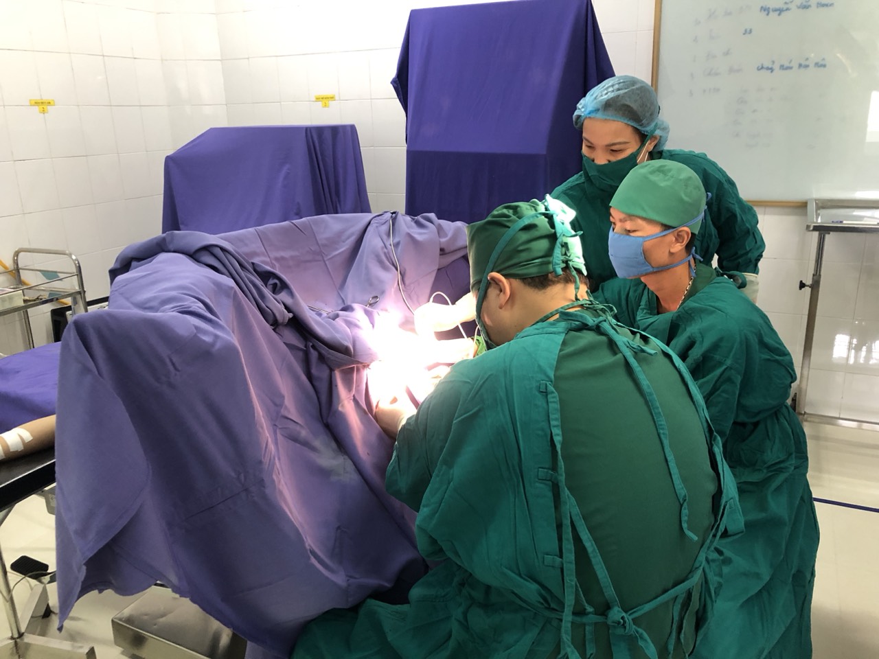 Trung tâm Y tế huyện Vân Đồn triển khai thành công kỹ thuật cắt trĩ ...